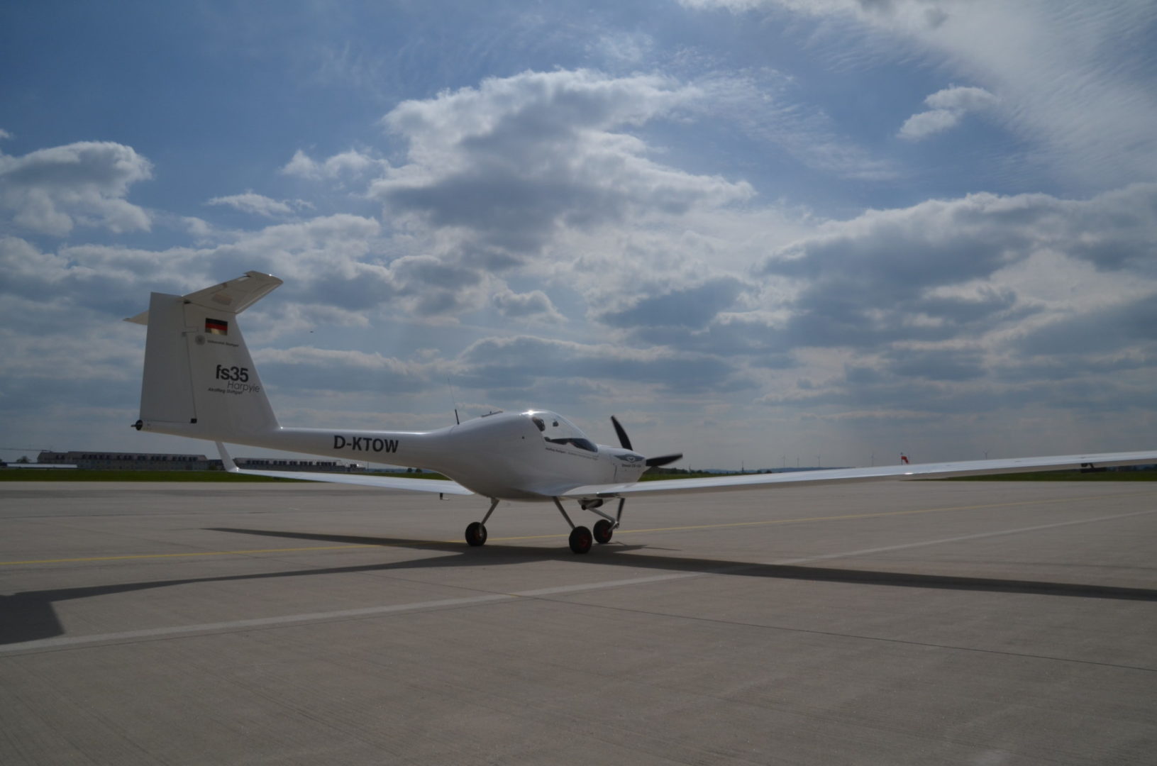 Highspeed Taxi Test mit der fs35 - Akaflieg Stuttgart